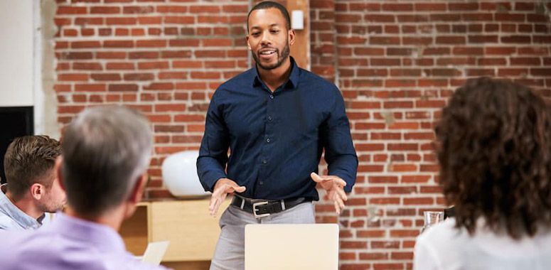 How to Demonstrate Leadership at Work: 10 Tips to Know | iFastJob