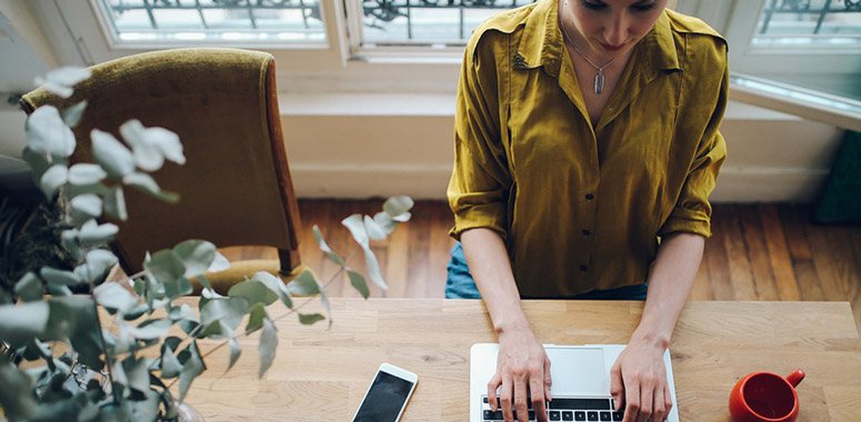 Eight Best Jobs for Those Who Love Reading | iFastJob