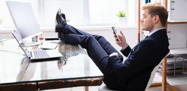 Eight Biggest Time Wasters in Workplace and How to Handle Them | iFastJob